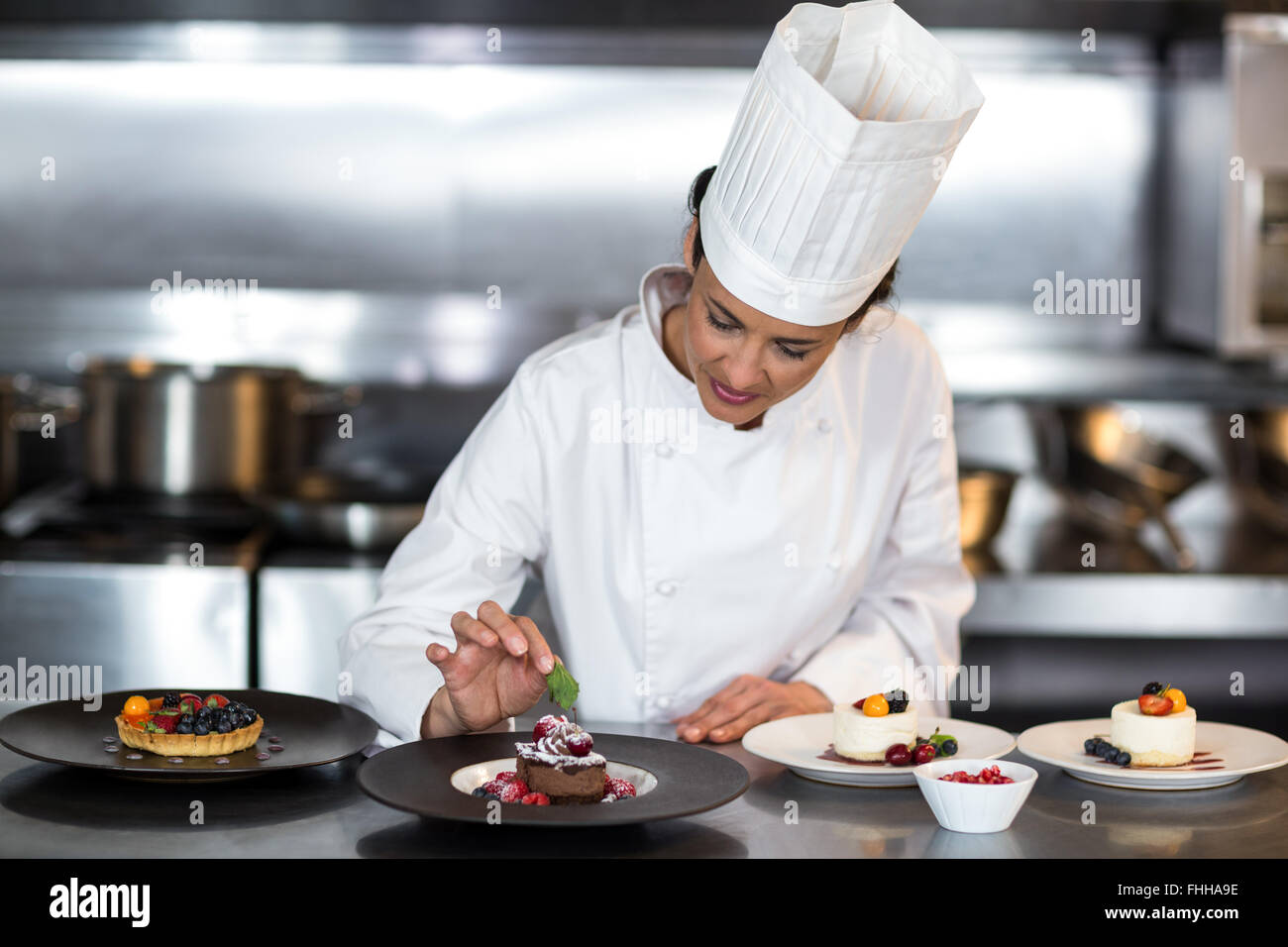 Chef putting finishing touch on dessert Stock Photo - Alamy