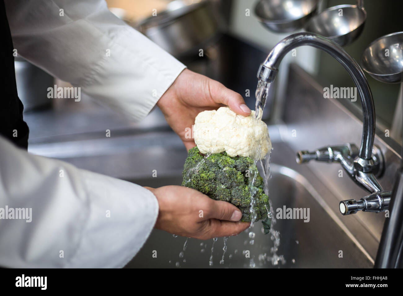 Chef washing vegetables at sink Stock Photo - Alamy