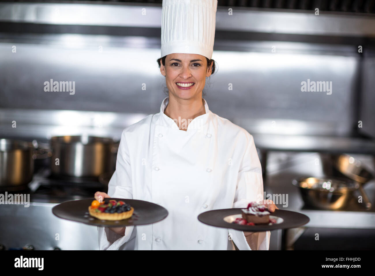 Kitchen chef plates hi-res stock photography and images - Alamy
