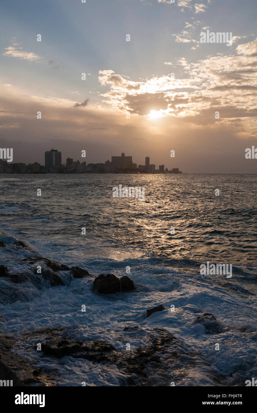 Sun setting in havana hi-res stock photography and images - Alamy