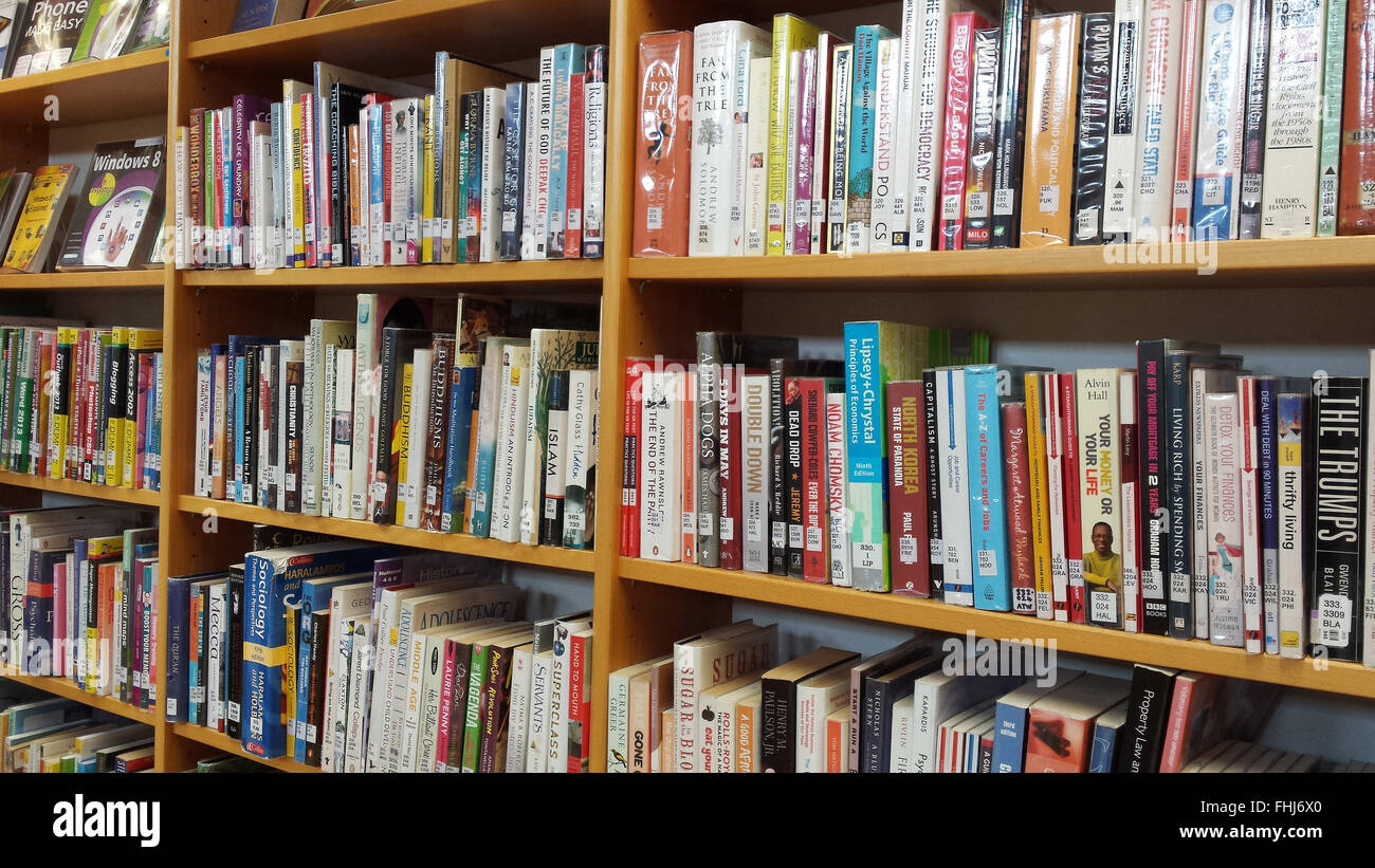 Shelves full of books at the library Stock Photo - Alamy