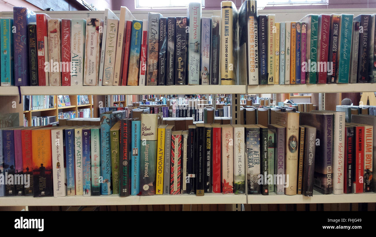 Shelves full of books at the library Stock Photo - Alamy