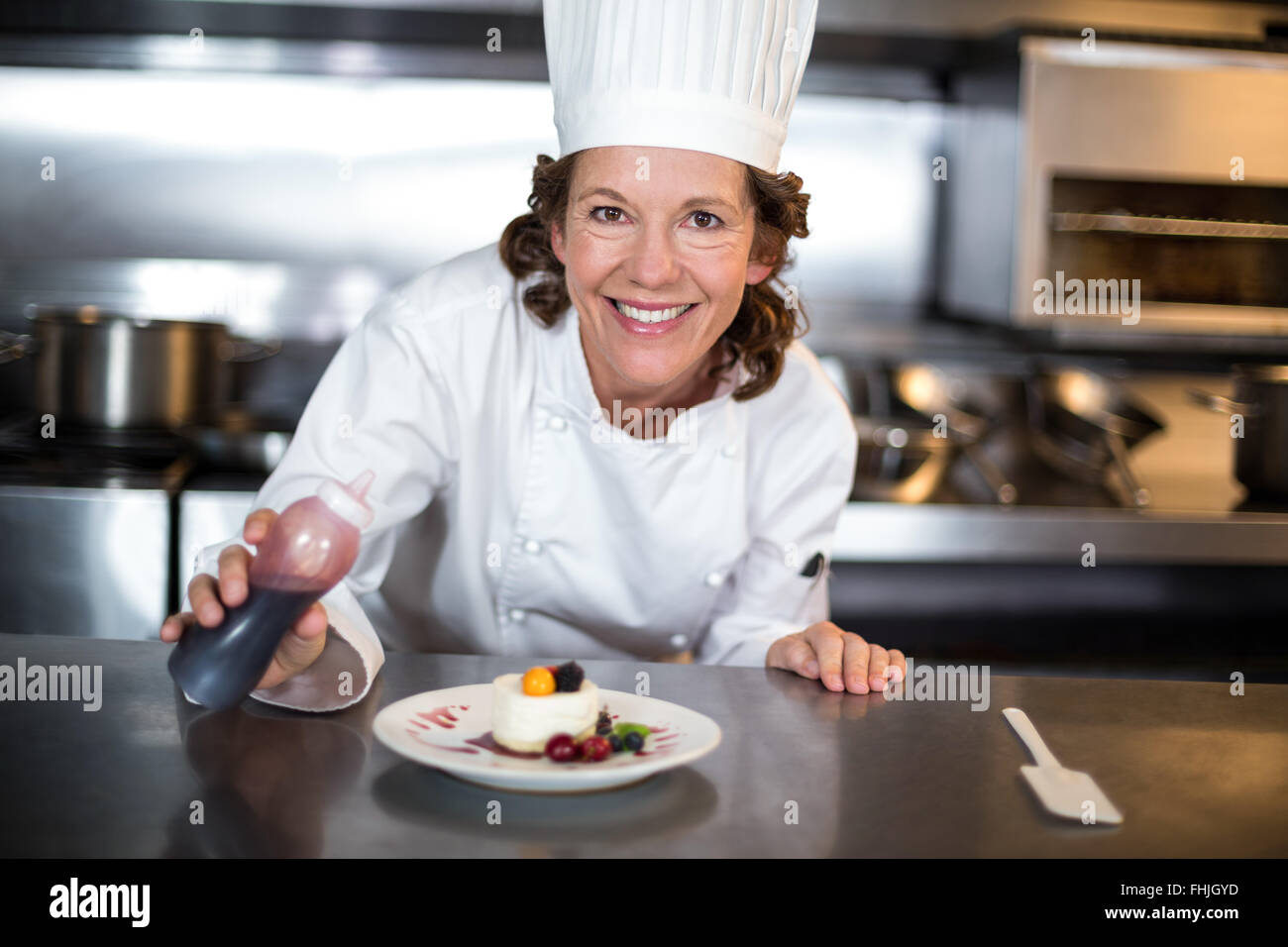 Pouring sauce hi-res stock photography and images - Alamy