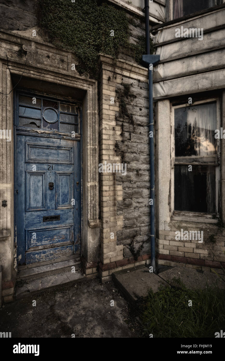 Derelict house smashed windows hi-res stock photography and images - Alamy