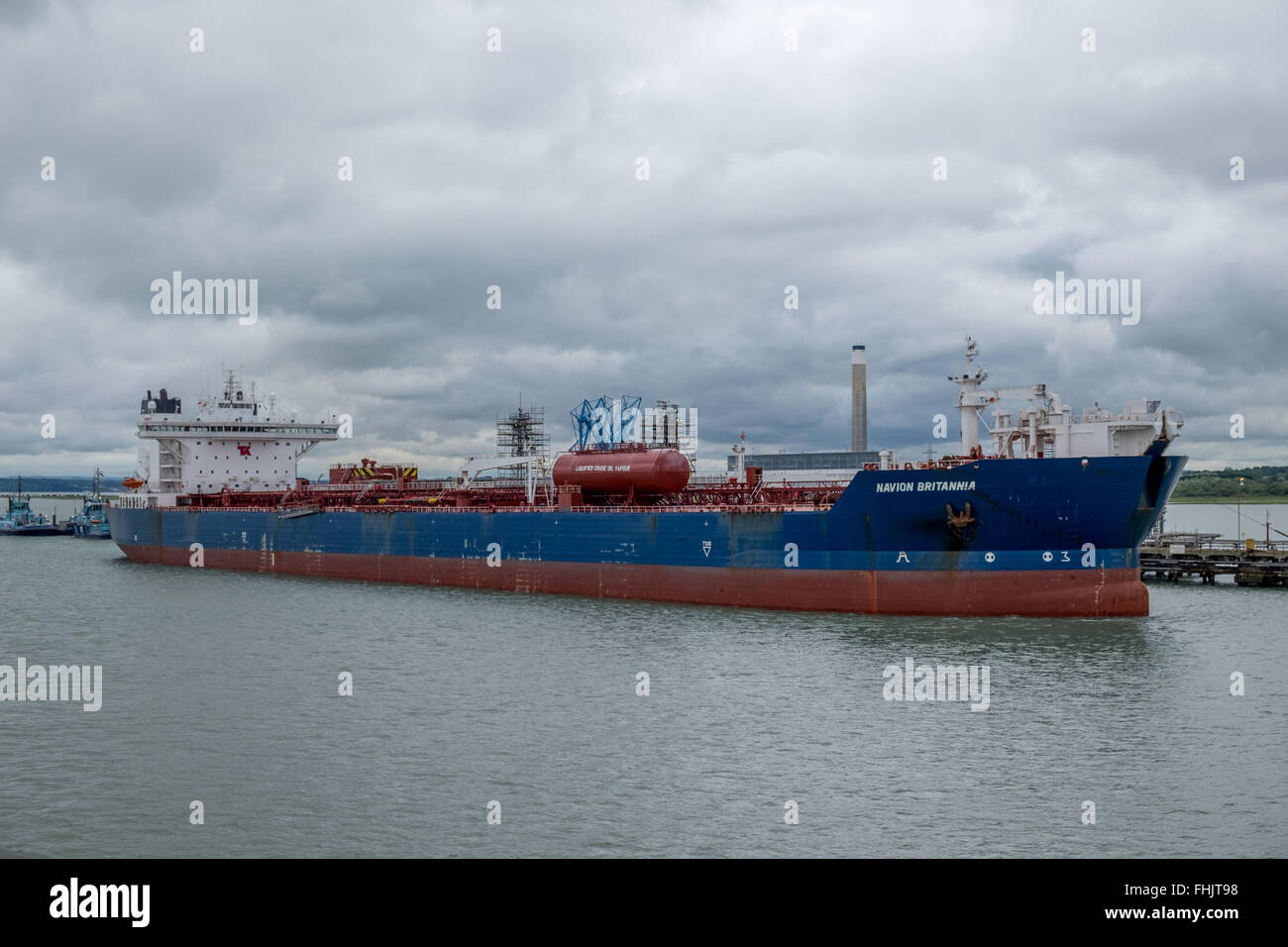 Tanker silhouette refinery hi-res stock photography and images - Alamy