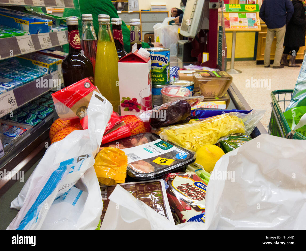 Supermarket conveyor hi-res stock photography and images - Alamy