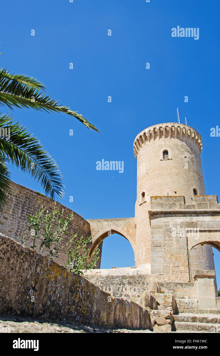 Circular castle hi-res stock photography and images - Alamy
