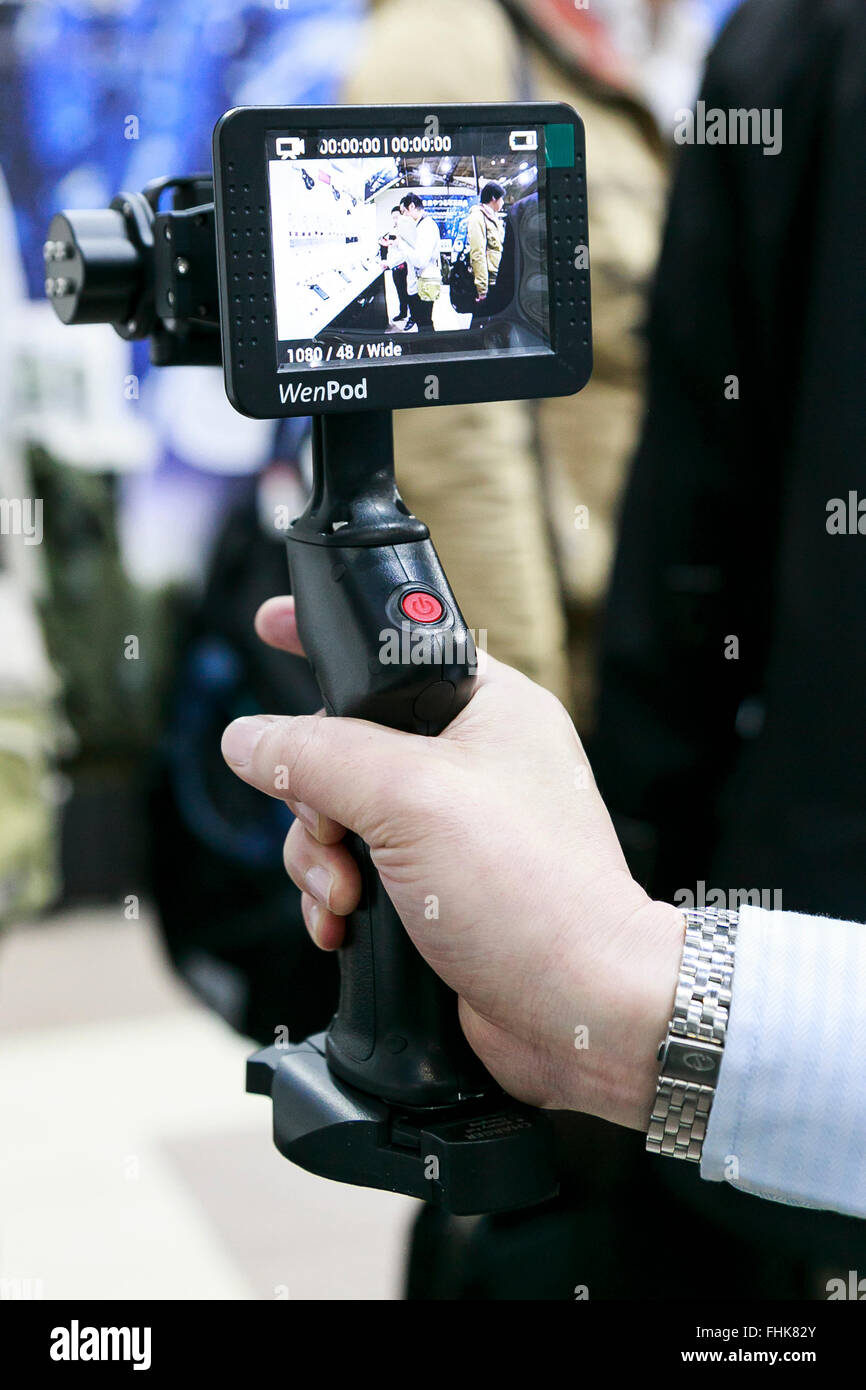 An exhibitor holds a Wenpod GP-1 2Axis Handheld Gimbal Steadicam ...