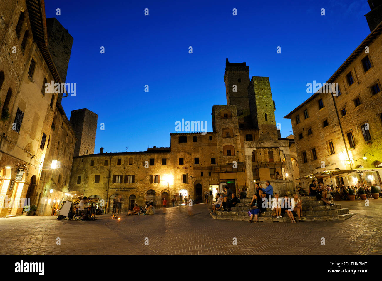 Piazza della Cisterna, San Gimignano, Tuscany, Italy Stock Photo - Alamy