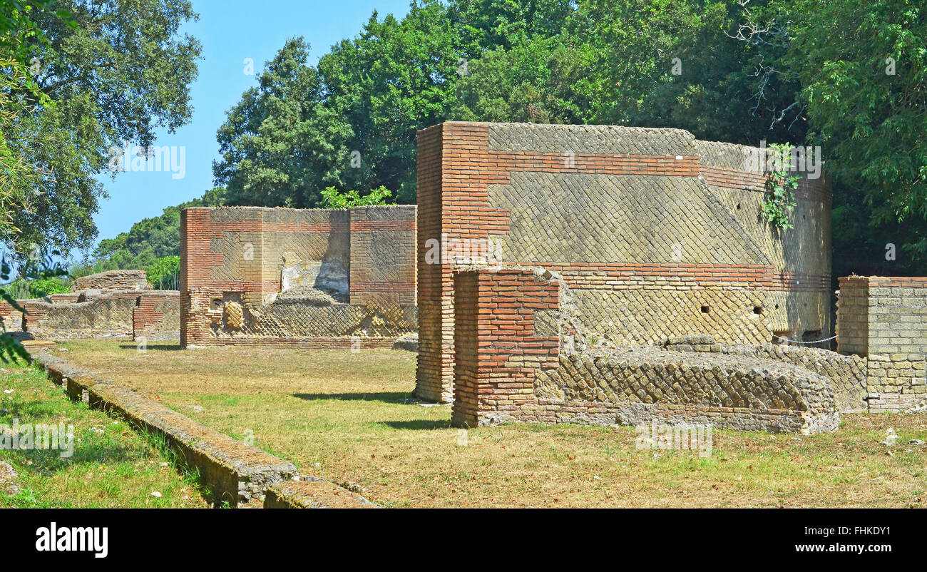 ancient roman ruins Stock Photo - Alamy