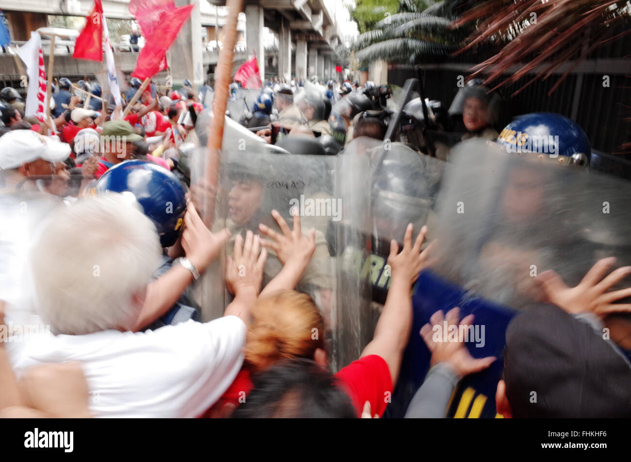 Manila, Philippines. 25th February, 2016. Filipino protesters ...