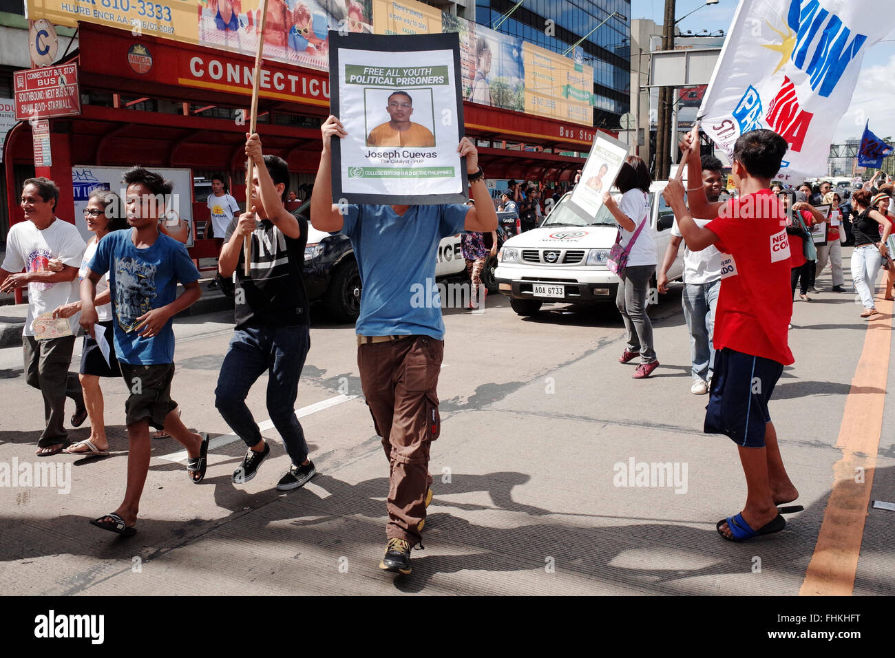 Manila, Philippines. 25th February, 2016. Filipino protesters run ...
