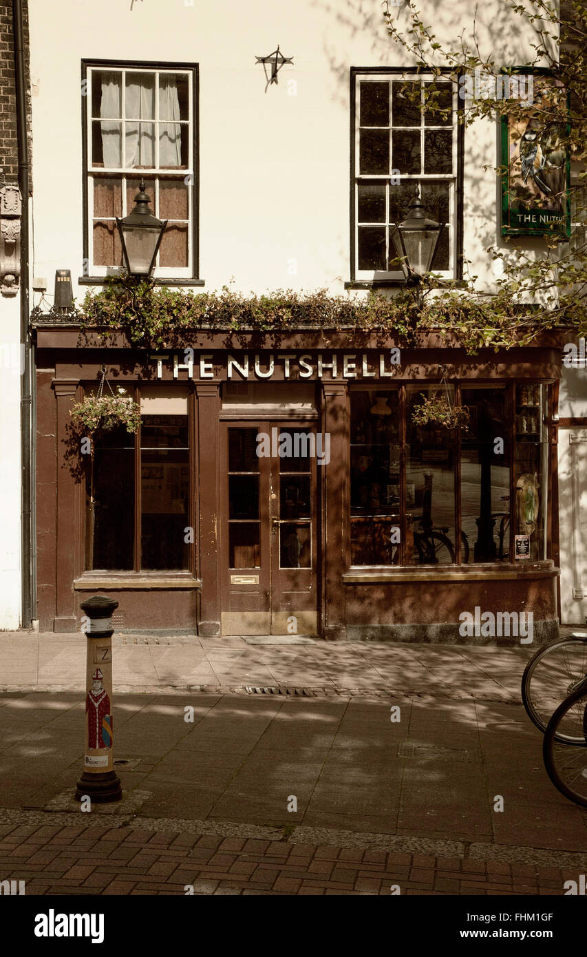 Nutshell pub suffolk hi-res stock photography and images - Alamy