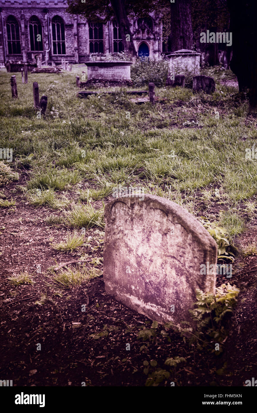 Gothic stone tombs hi-res stock photography and images - Alamy