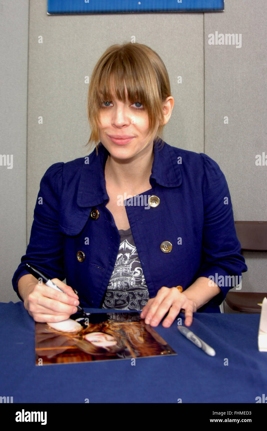 Amber benson hi-res stock photography and images - Alamy