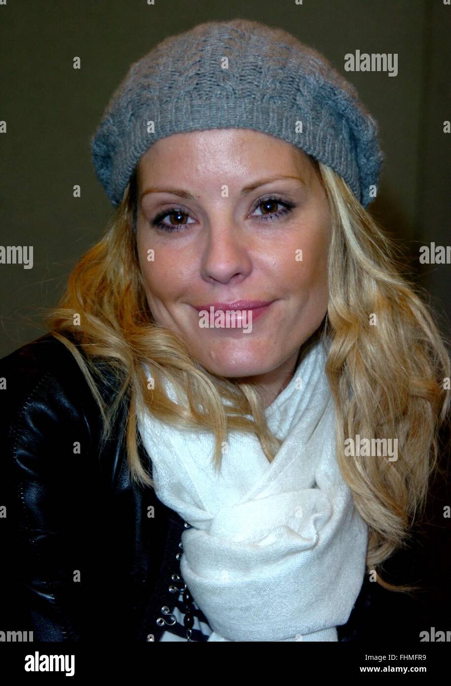 Emma caulfield at collectormania manchester hi-res stock photography ...