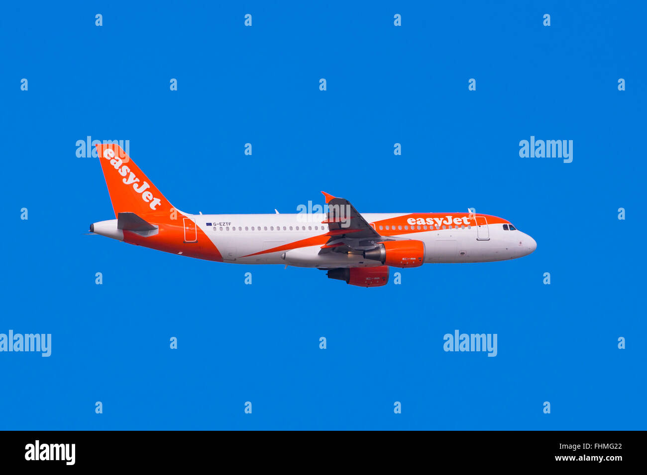 Easyjet airbus a320 jet hi-res stock photography and images - Alamy