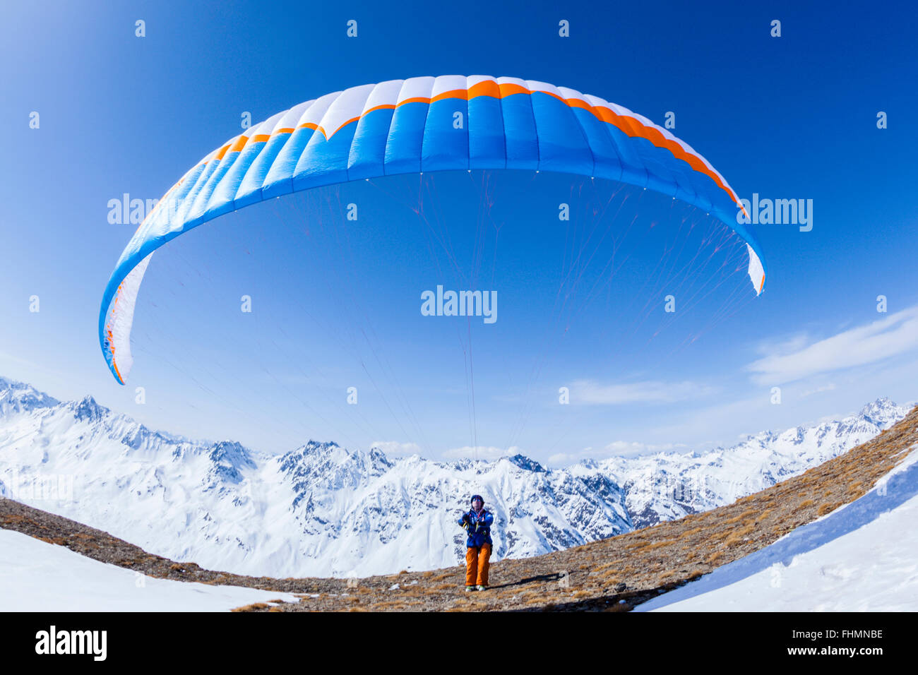 Groundhandling with the Paraglider, Silvretta Skiing Area, Ischgl ...