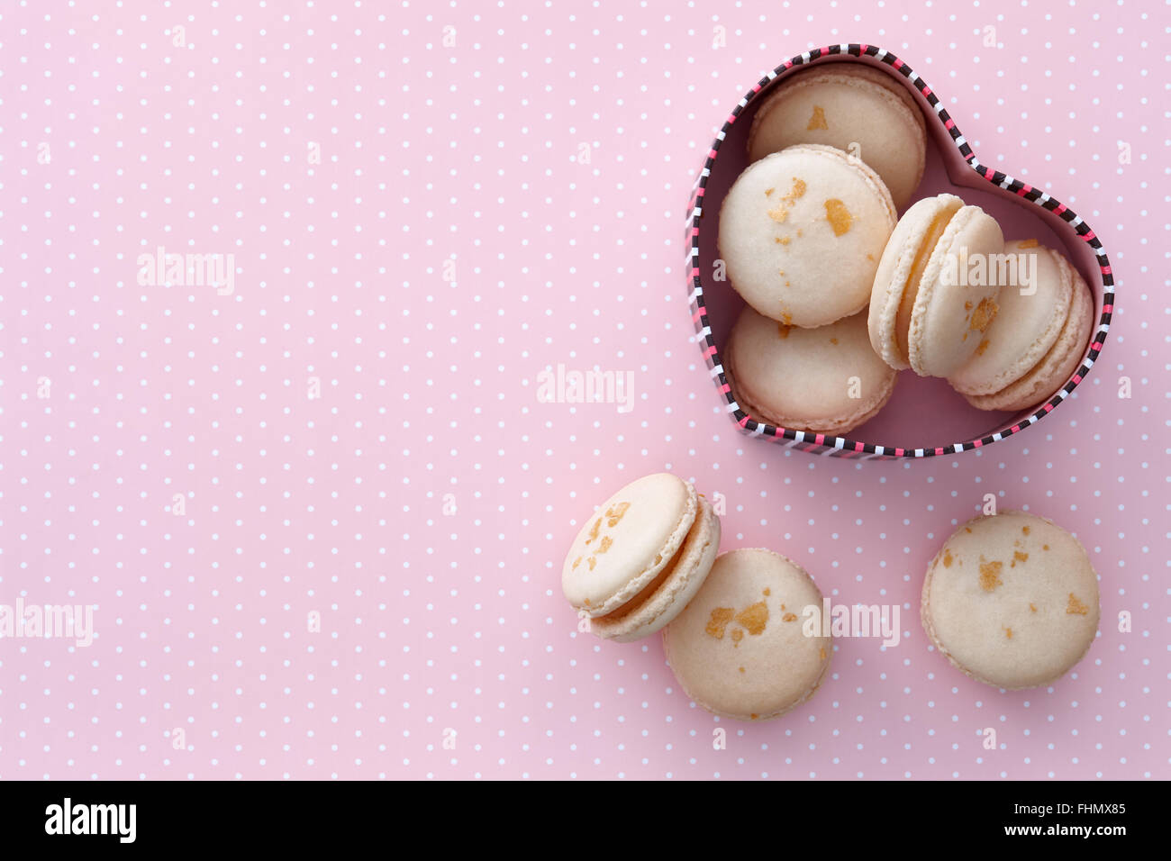 Macarons heart-shaped gift box Stock Photo - Alamy