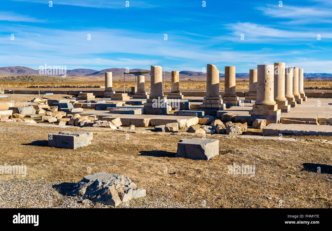 Darius the great temple hi-res stock photography and images - Alamy