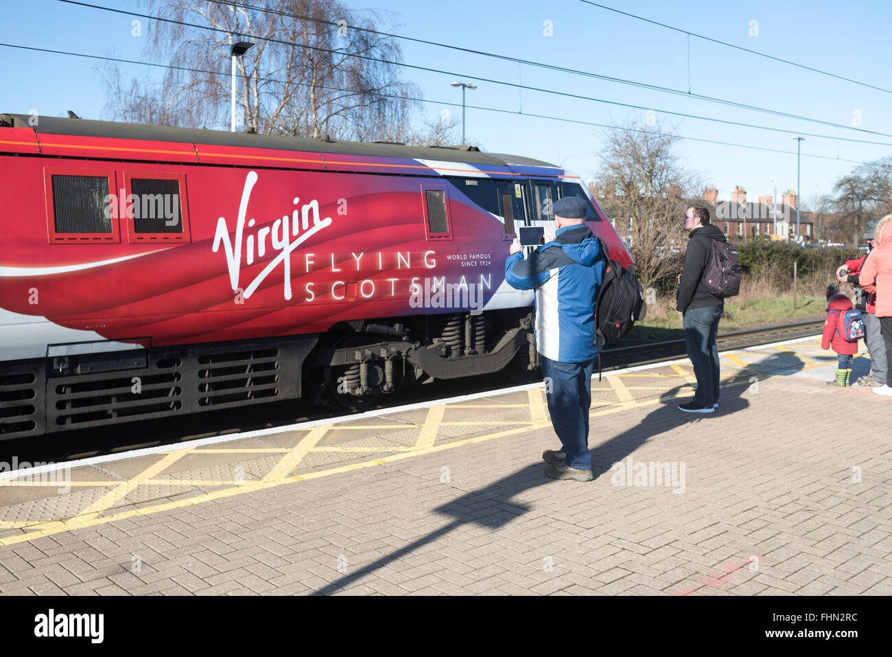 Modern virgin class 91 Flying Scotsman at Newark-On-Trent Northgate ...