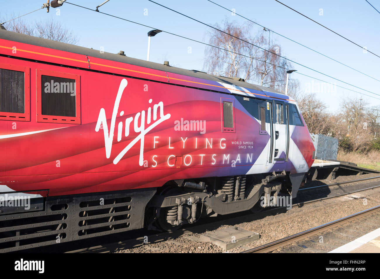 Modern virgin class 91 Flying Scotsman at Newark-On-Trent Northgate ...