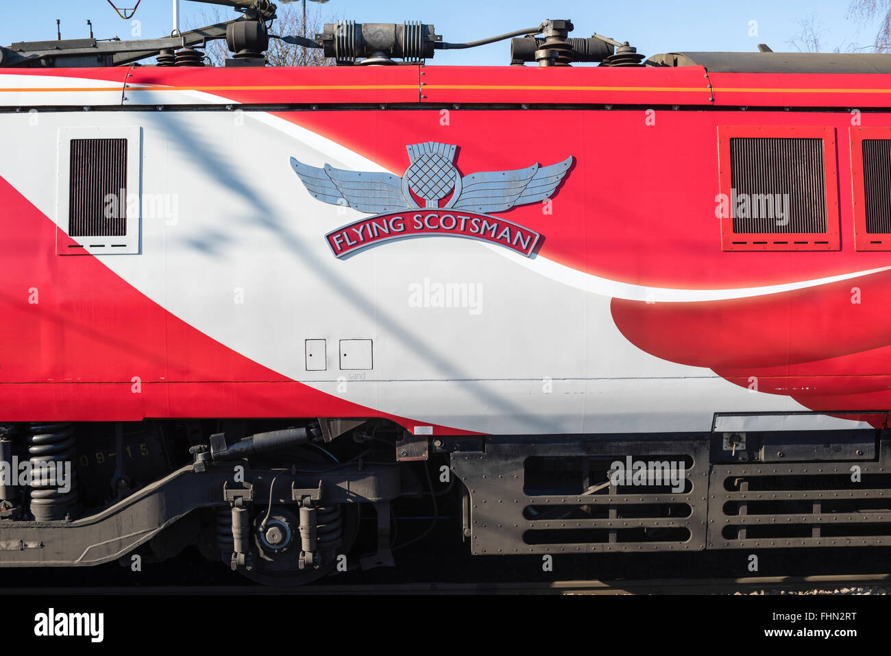 Modern virgin class 91 Flying Scotsman at Newark-On-Trent Northgate ...