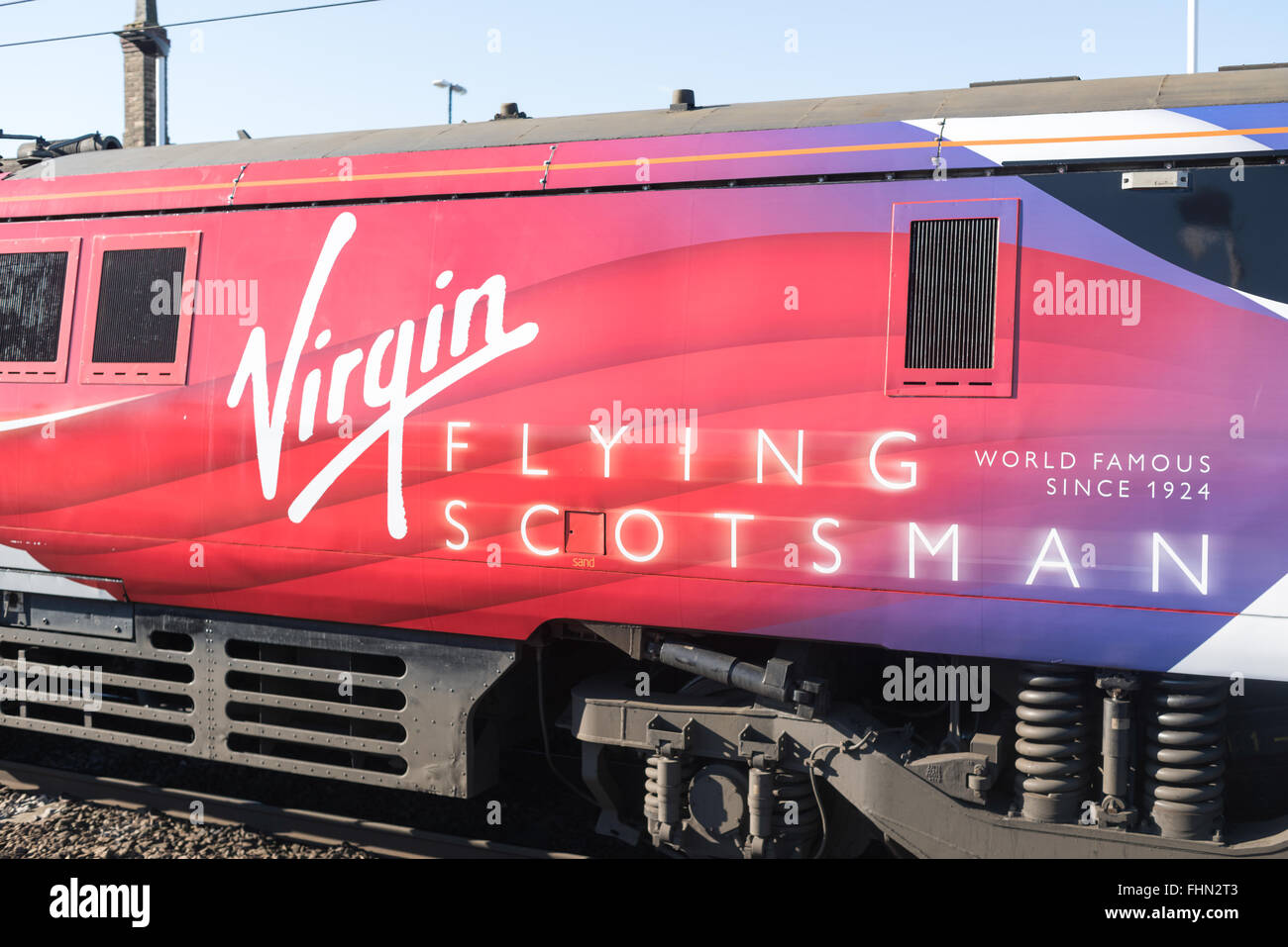 Modern virgin class 91 Flying Scotsman at Newark-On-Trent Northgate ...