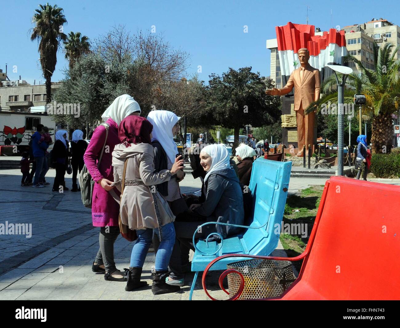 Damascus, Syria. 25th Feb, 2016. Syrians enjoy a balmy winter afternoon ...