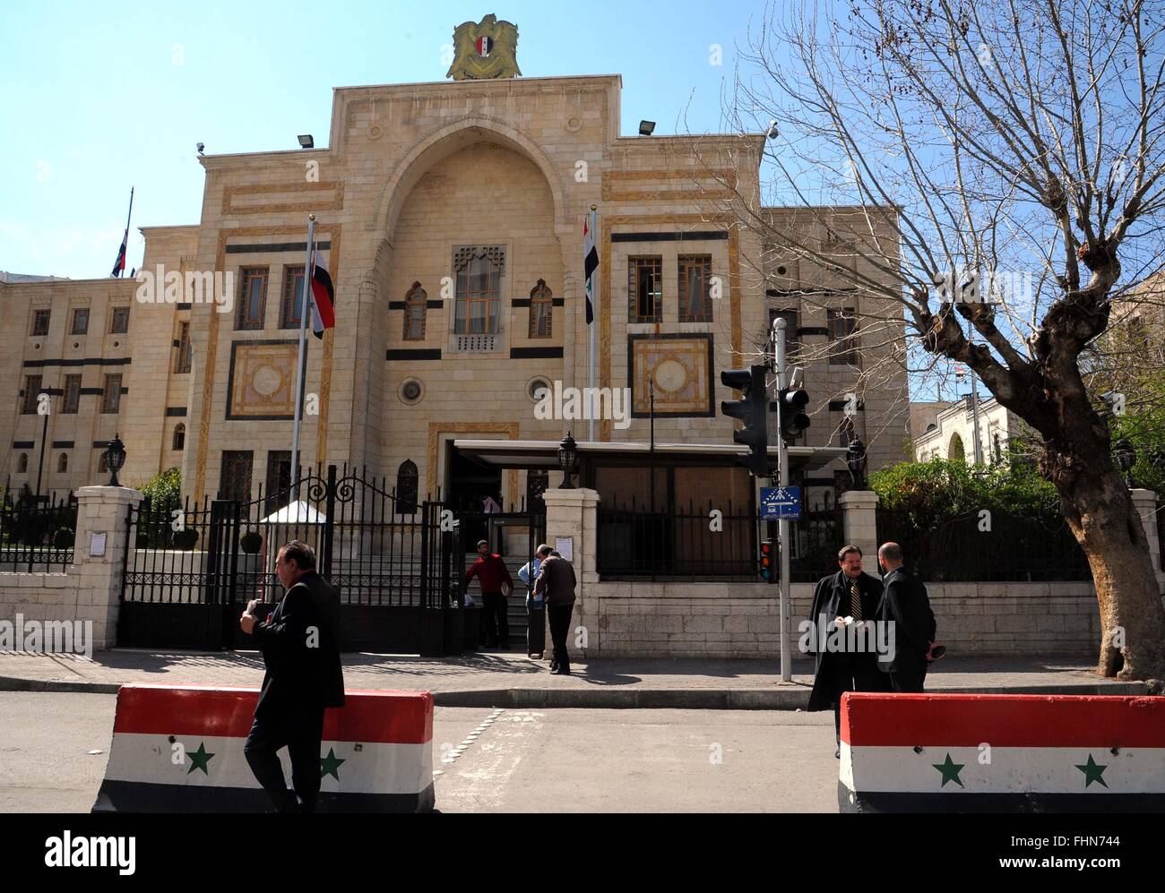 Wait walk signal hi-res stock photography and images - Alamy