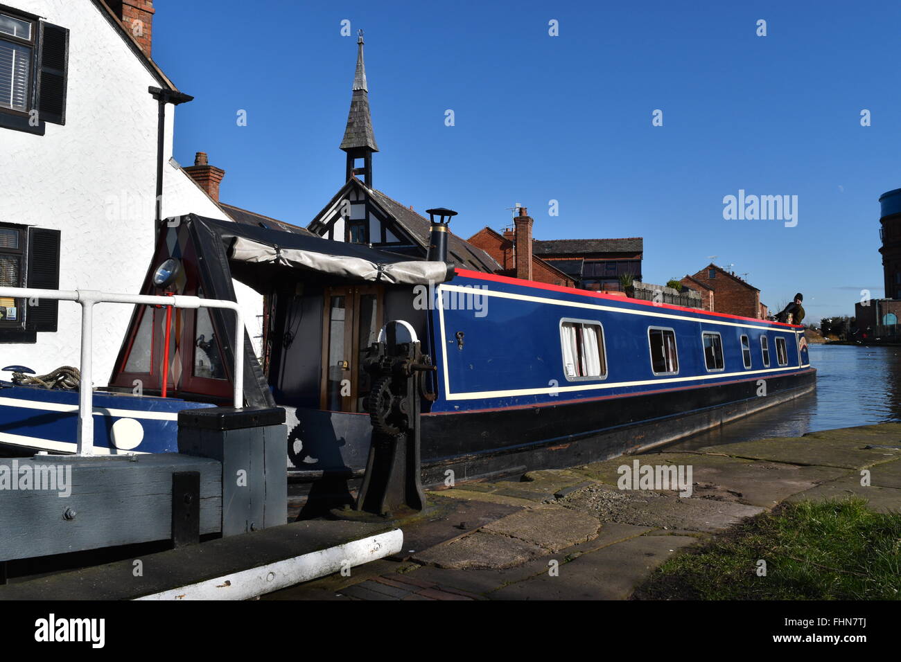 Narrowboat lock hi-res stock photography and images - Alamy