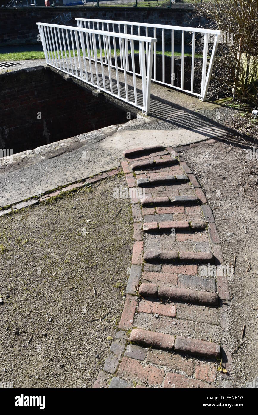 Chester footbridge hi-res stock photography and images - Alamy