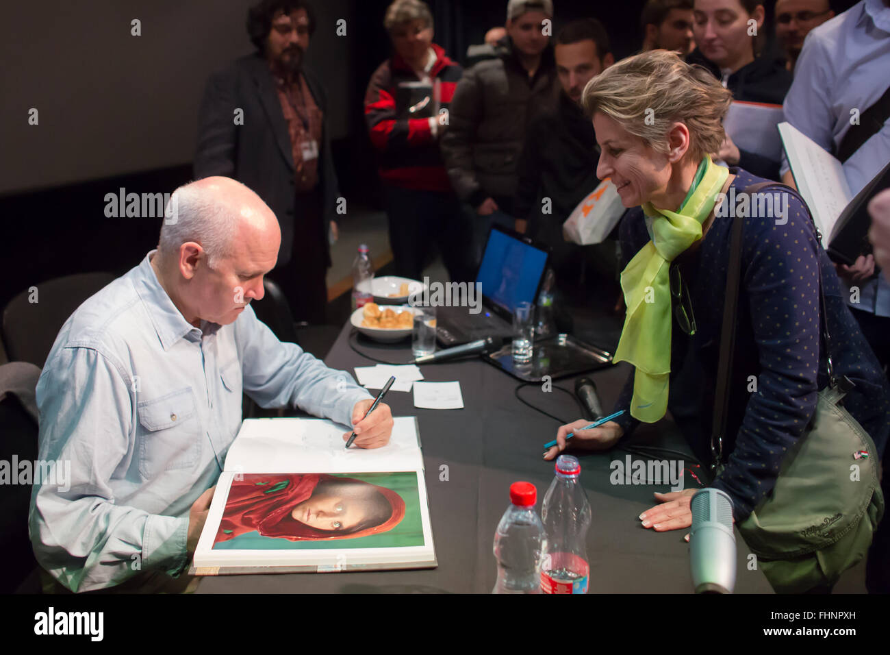 Steve mccurry afghan girl hi-res stock photography and images - Alamy