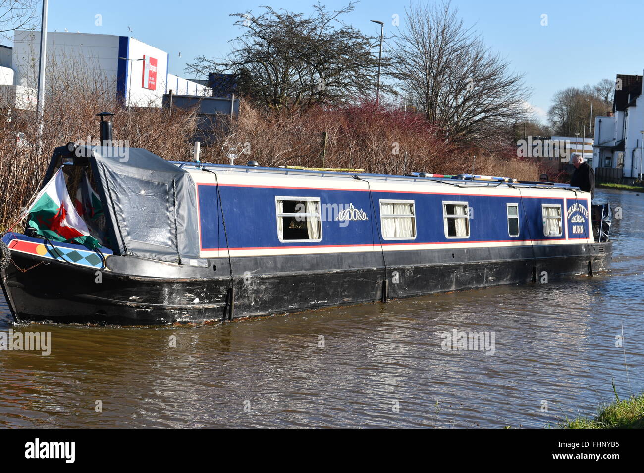 Blue narrowboat hi-res stock photography and images - Alamy