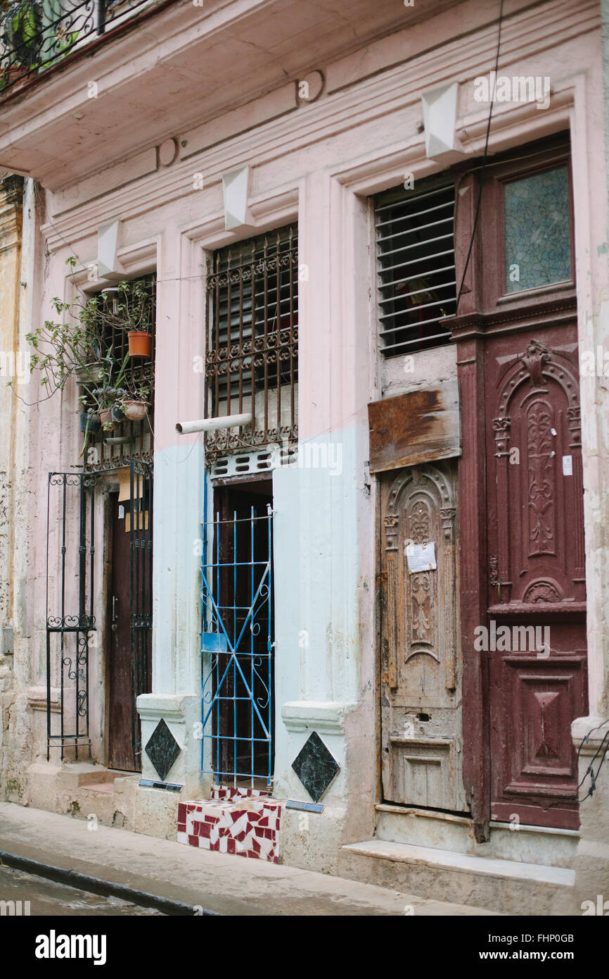 Havana doors hi-res stock photography and images - Alamy