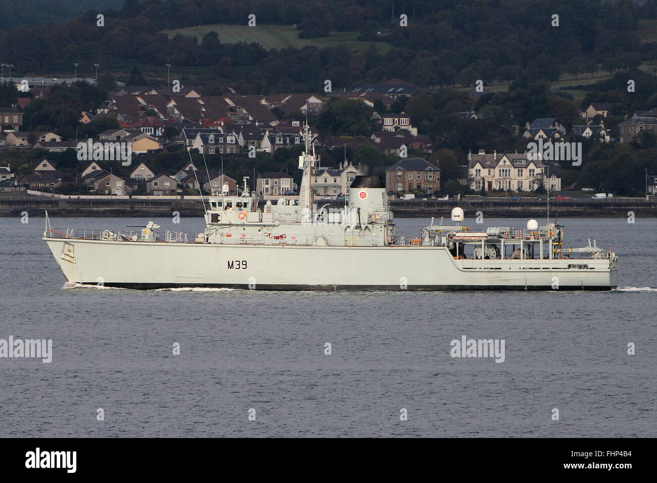 HMS Hurworth (M39), a Hunt-class minehunter of the Royal Navy, heads ...