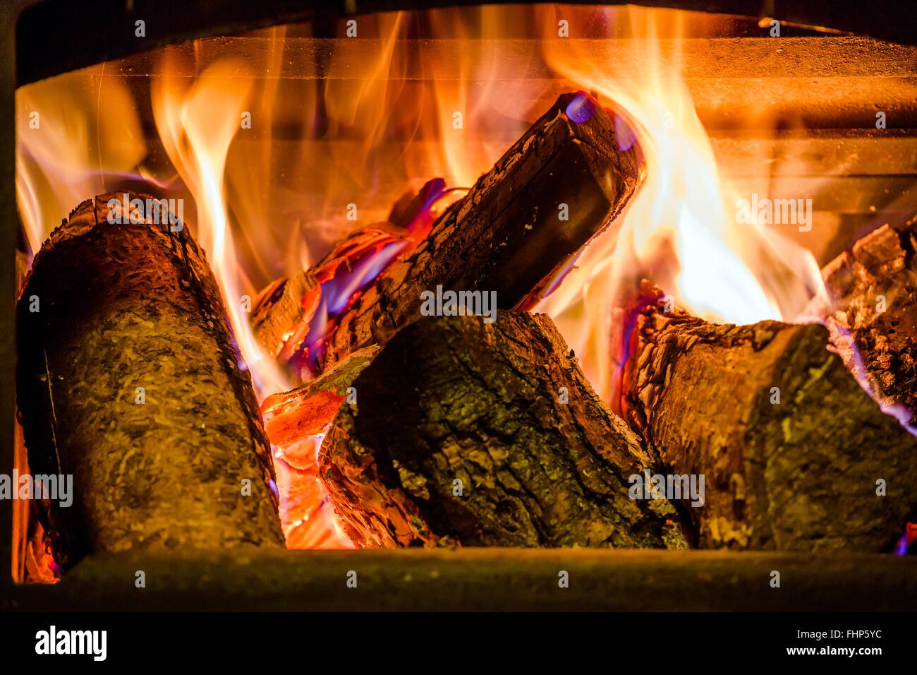 Interior log fire hi-res stock photography and images - Alamy