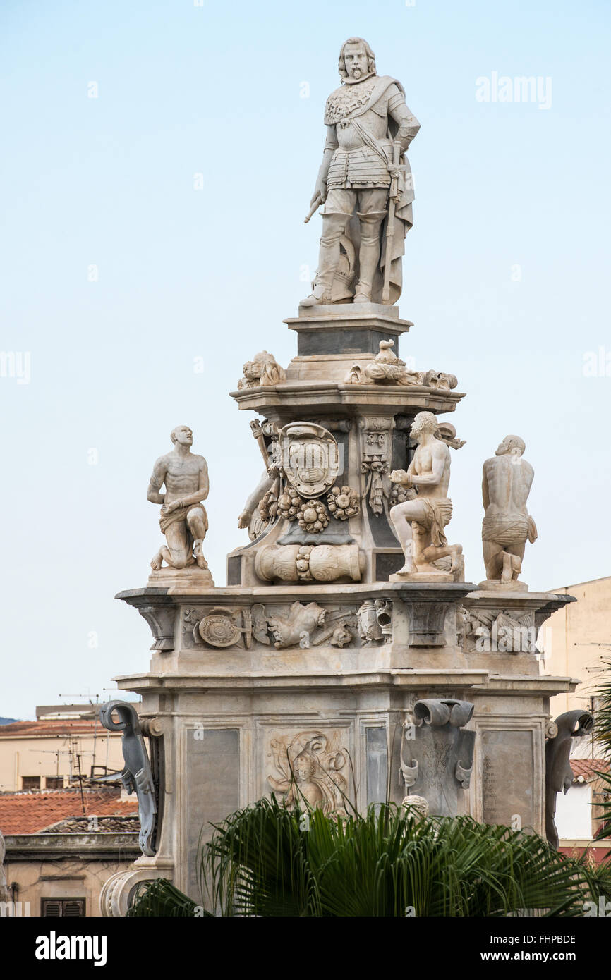 ancient statues in Palermo Stock Photo - Alamy