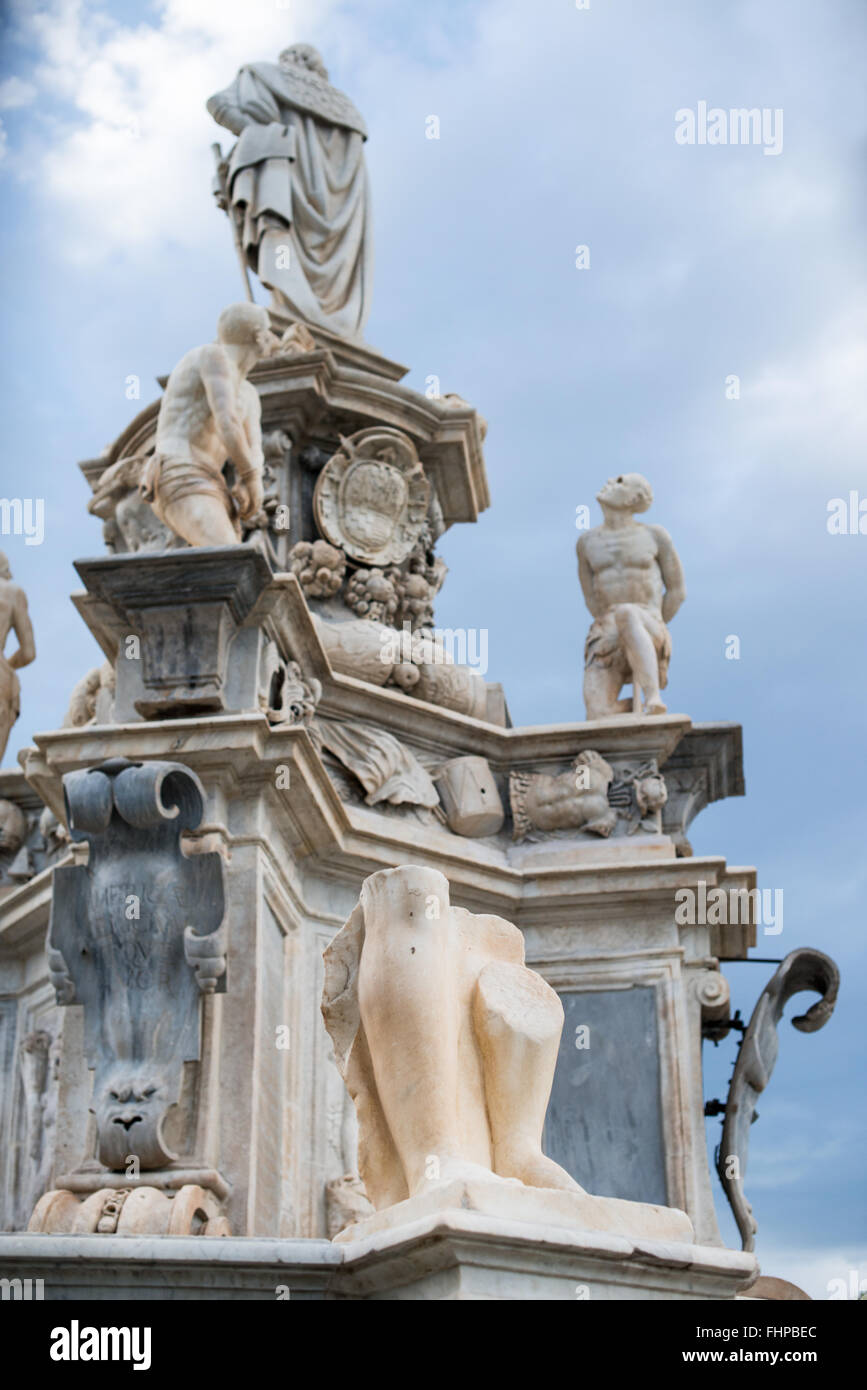 ancient statues in Palermo Stock Photo - Alamy