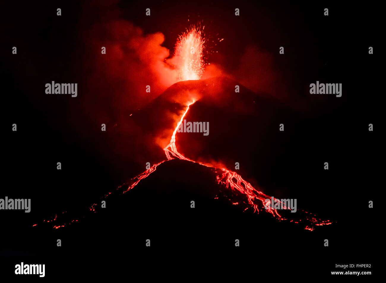 Explosion Etna night Stock Photo - Alamy