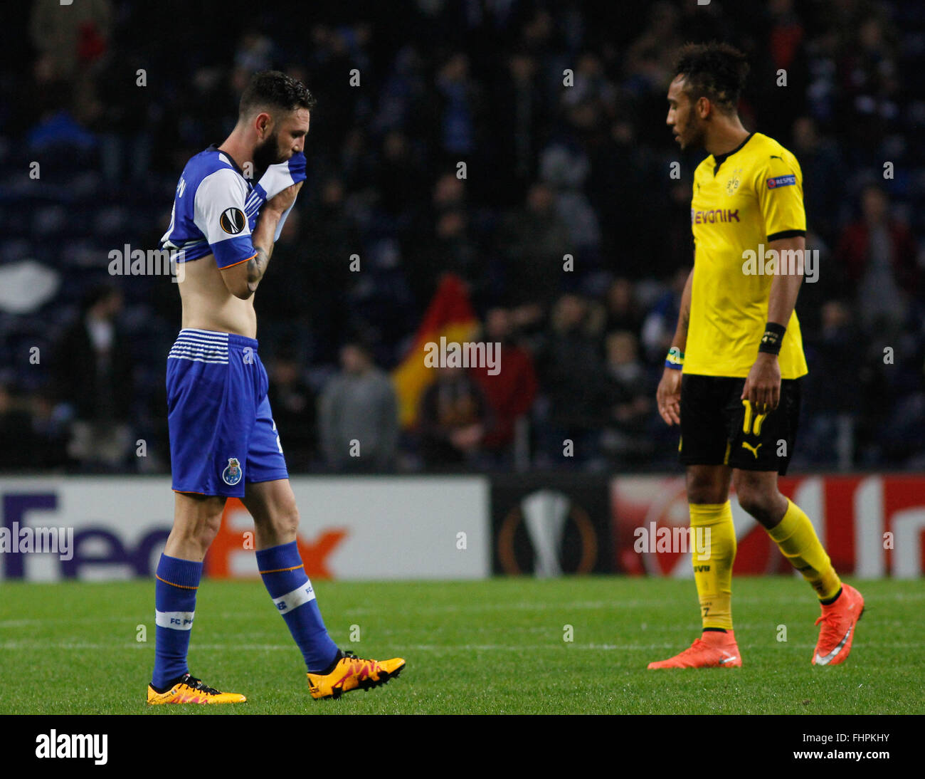Porto, Portugal. 25th Feb, 2016. Miguel Layún of Porto(L) and Abameyang ...