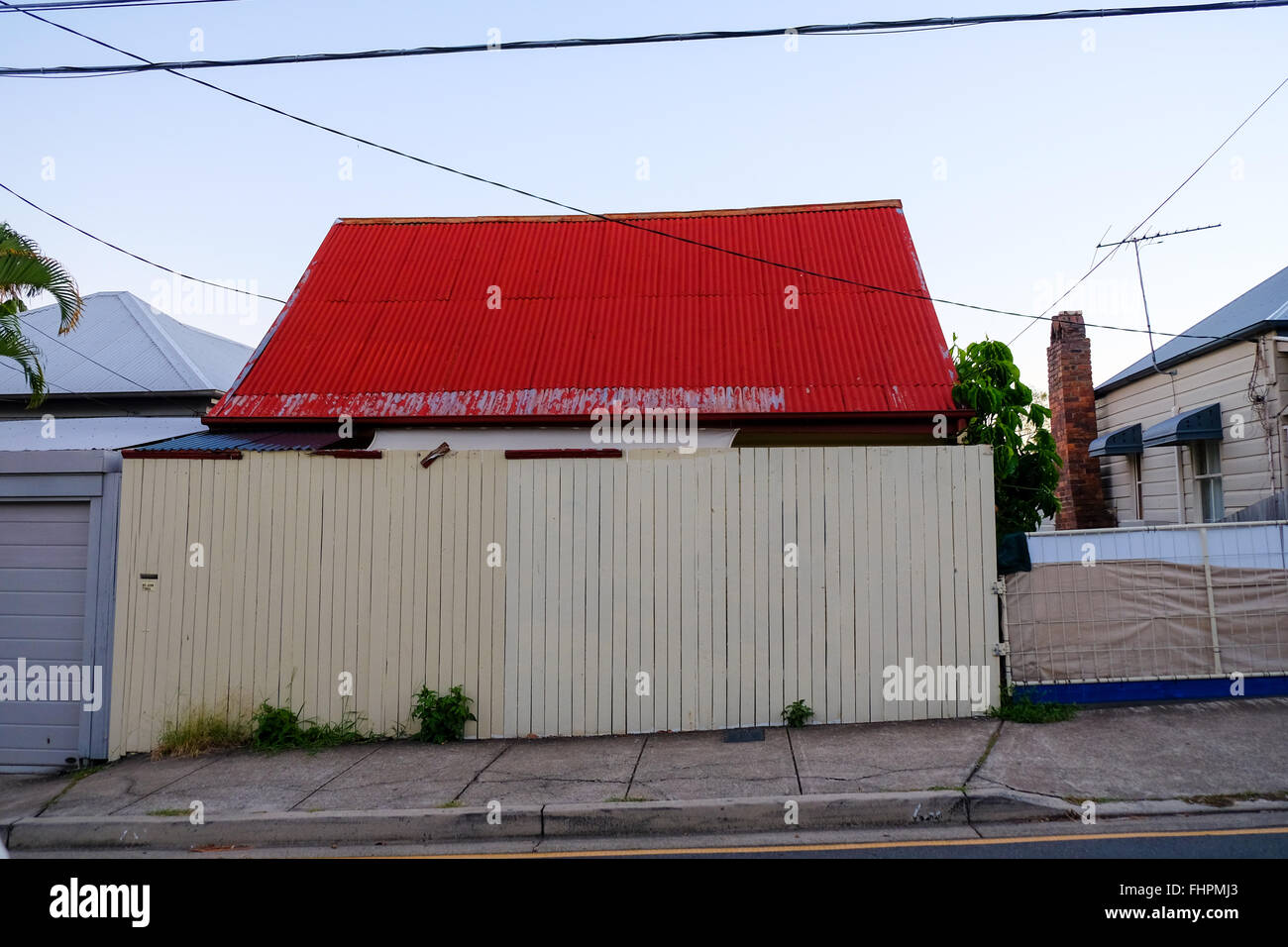 Red corrugated roof shed hi-res stock photography and images - Alamy