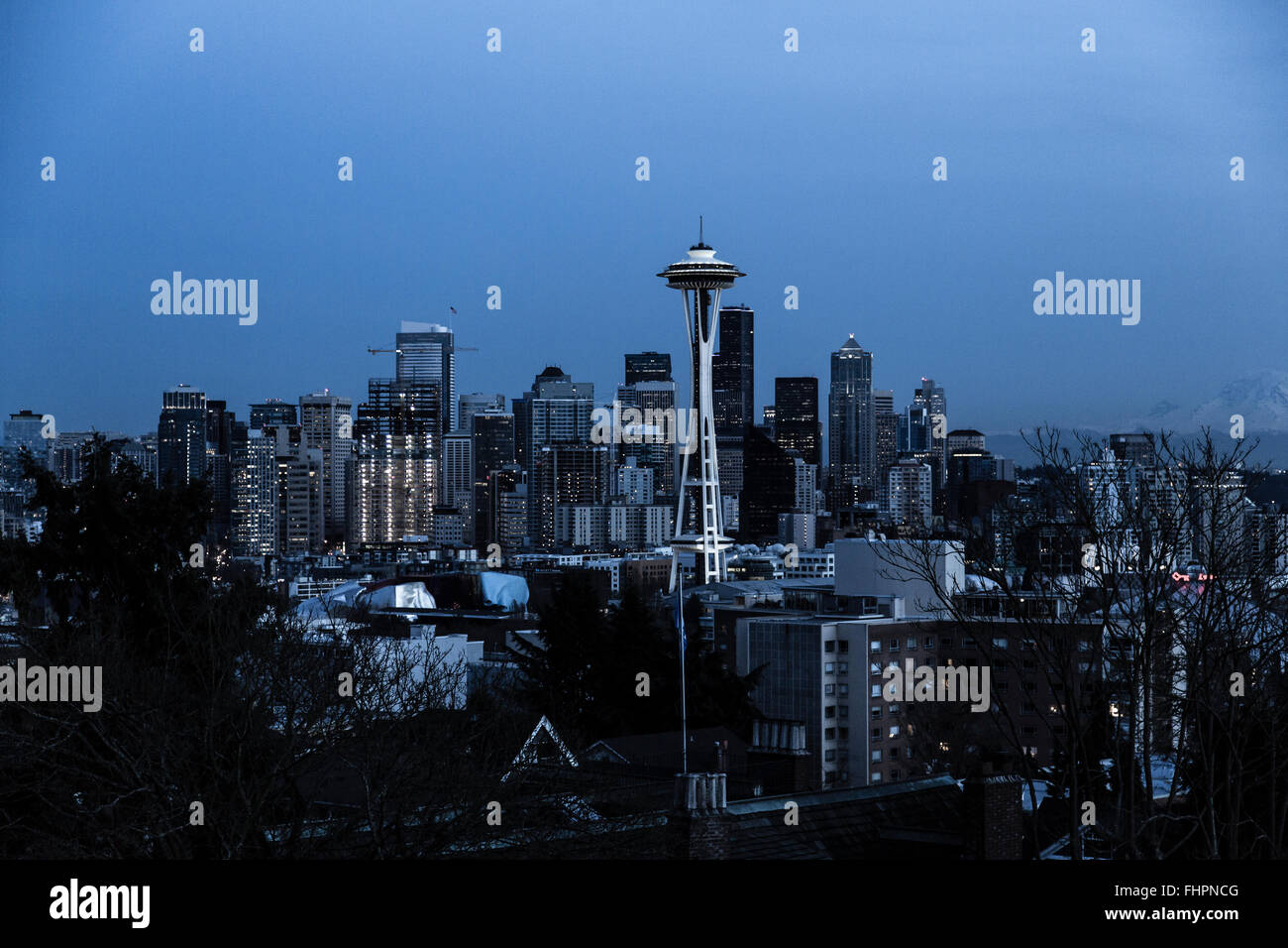 Seattle cityscape night washington hi-res stock photography and images ...