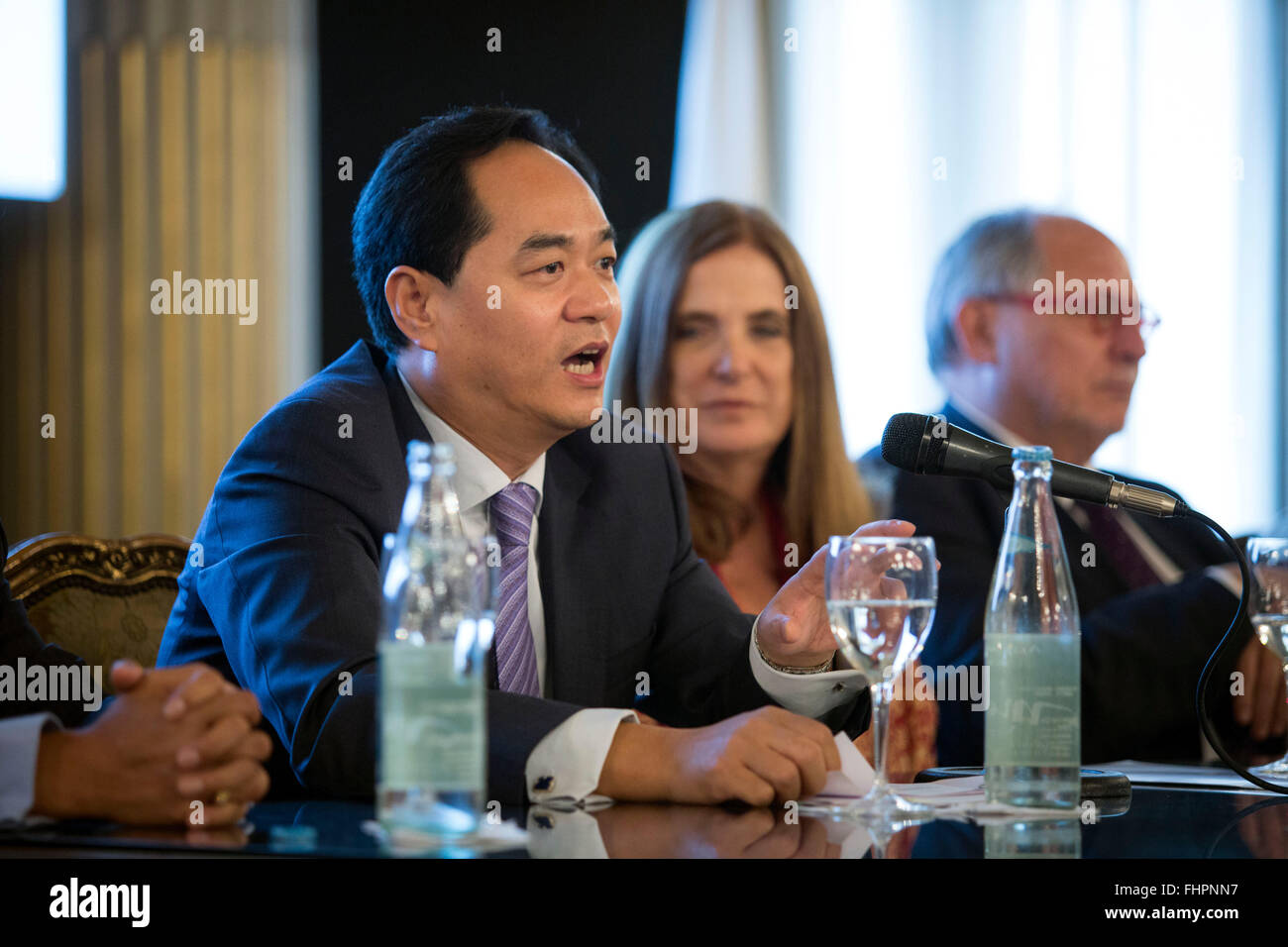 Chinese ambassador yang wanming hi-res stock photography and images - Alamy