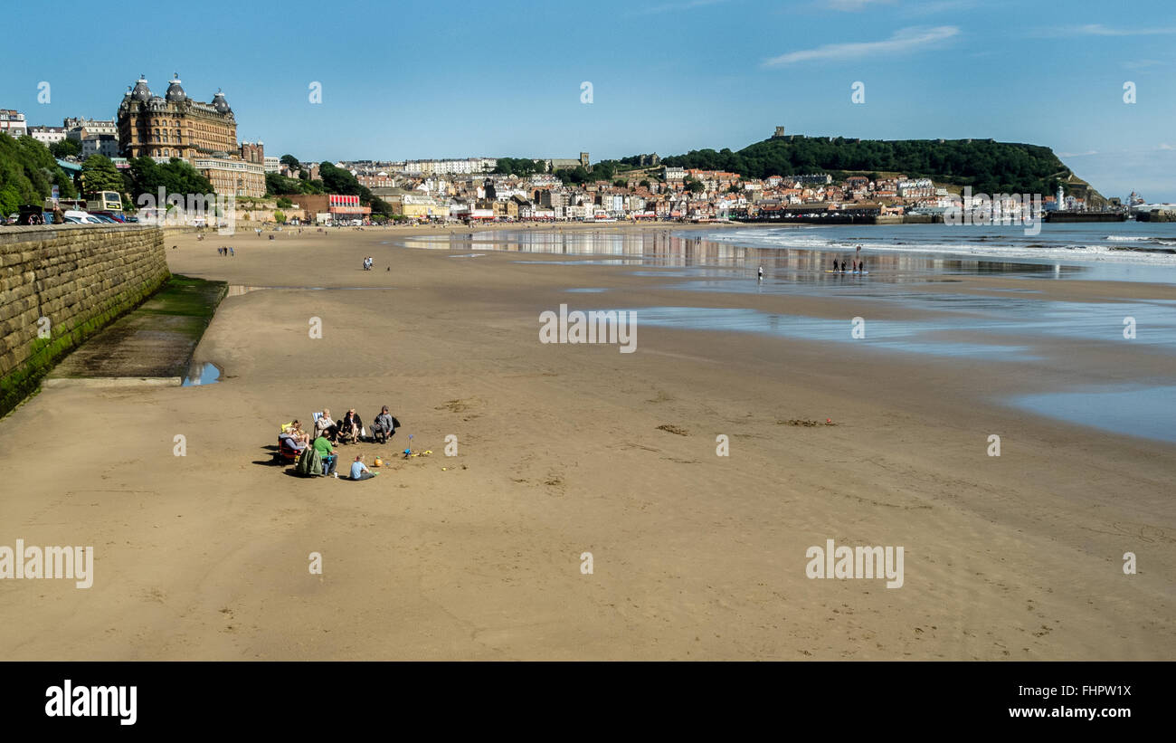 Scarborough beach uk hi-res stock photography and images - Alamy