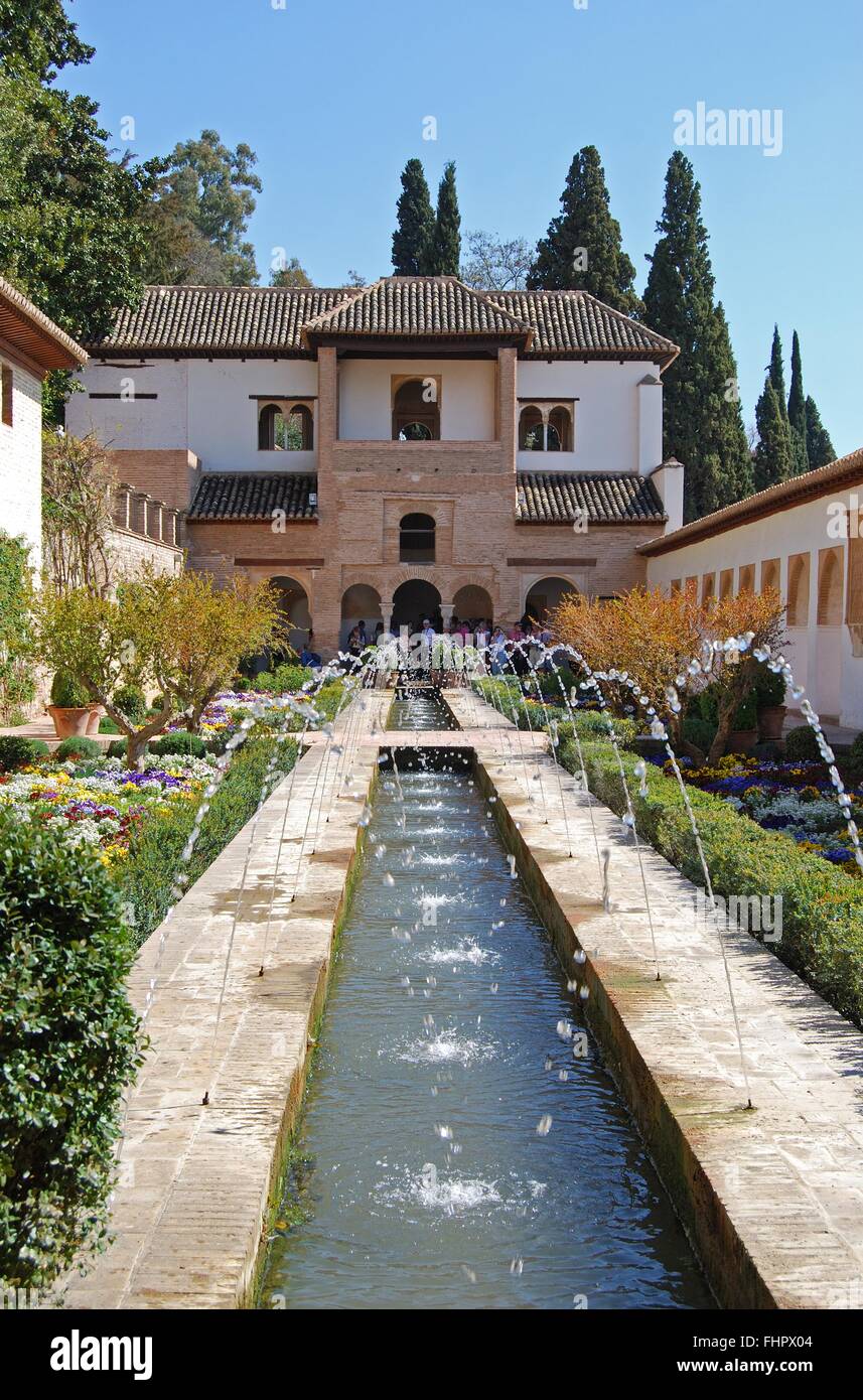 Alhambra water garden hi-res stock photography and images - Alamy