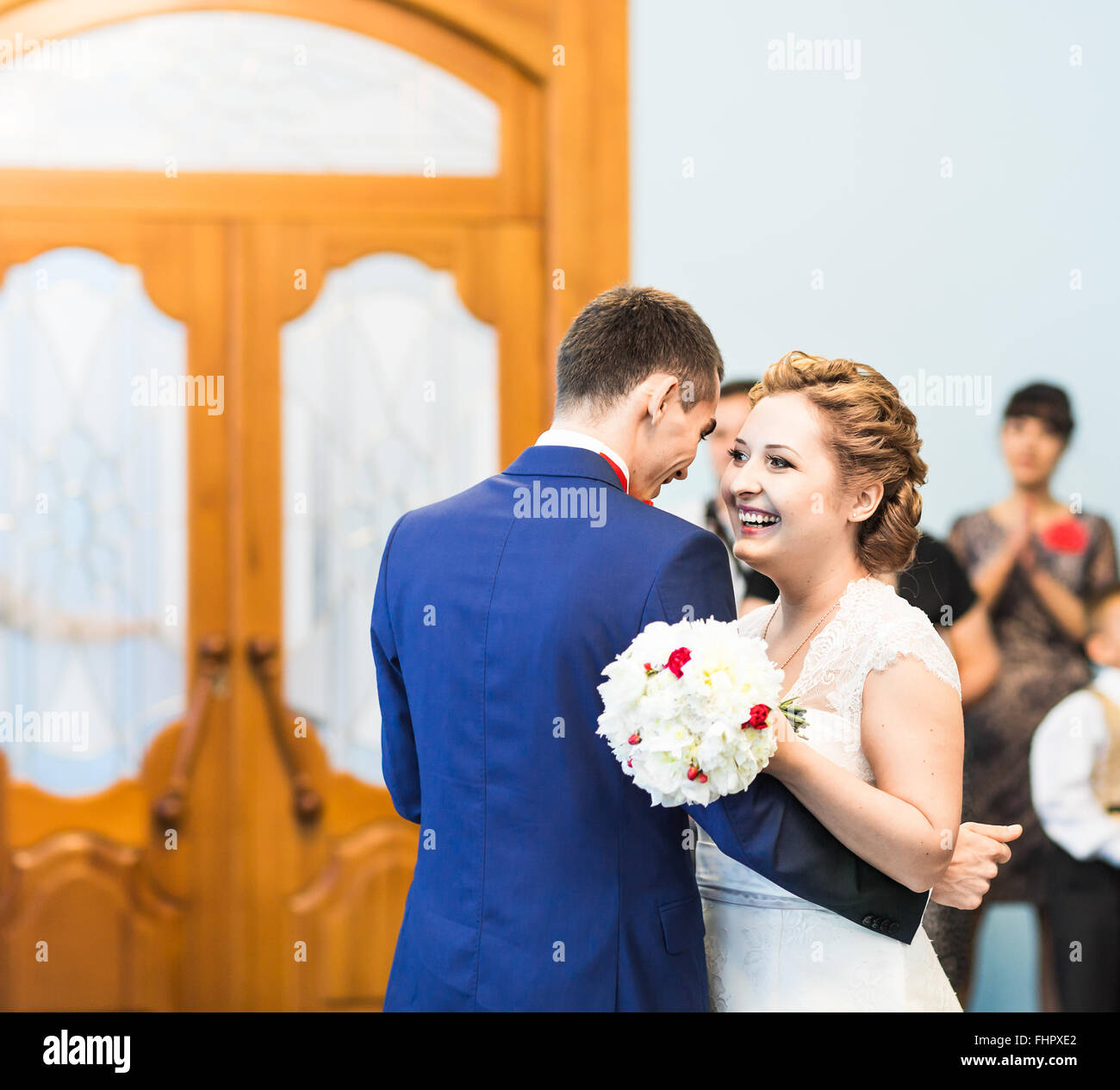 wedding dance of bride and groom Stock Photo - Alamy