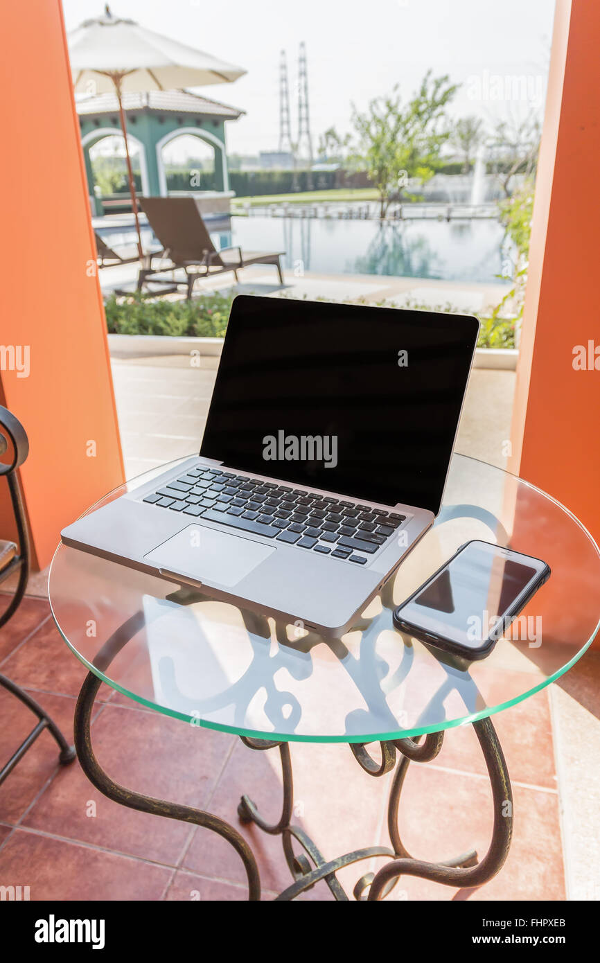 Office pool table hi-res stock photography and images - Alamy