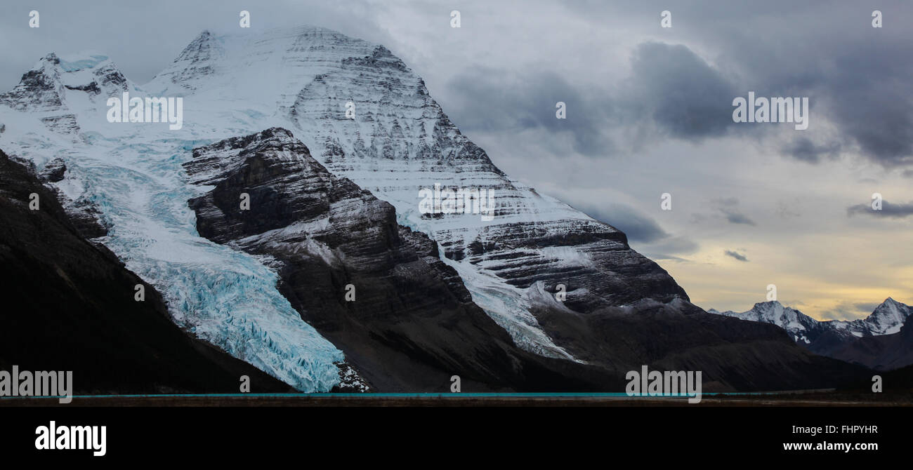 Mount Robson at Sunset, at Berg Lake Stock Photo - Alamy