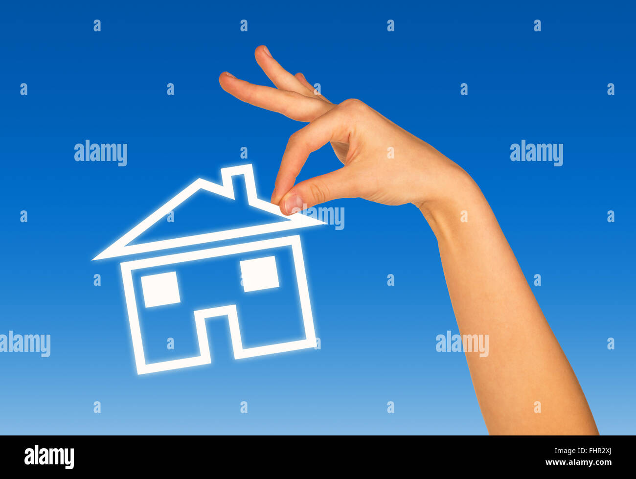 Hand holding house Stock Photo - Alamy